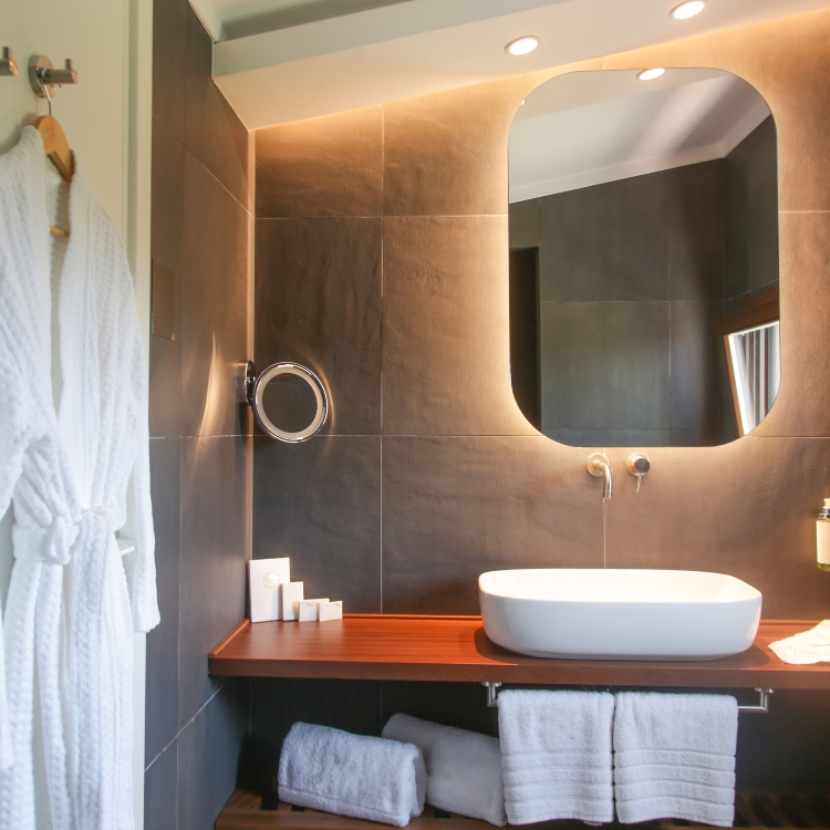 8 Hot Bathroom Trends